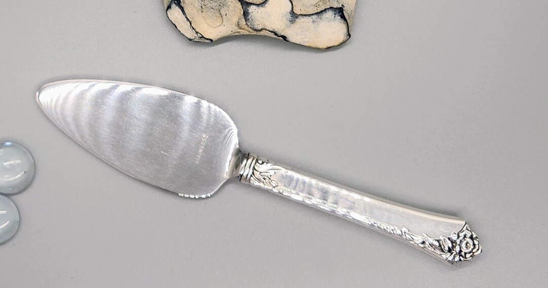 Beautiful Vintage Oneida Cheese Server With Stainless Blade - Damask ...