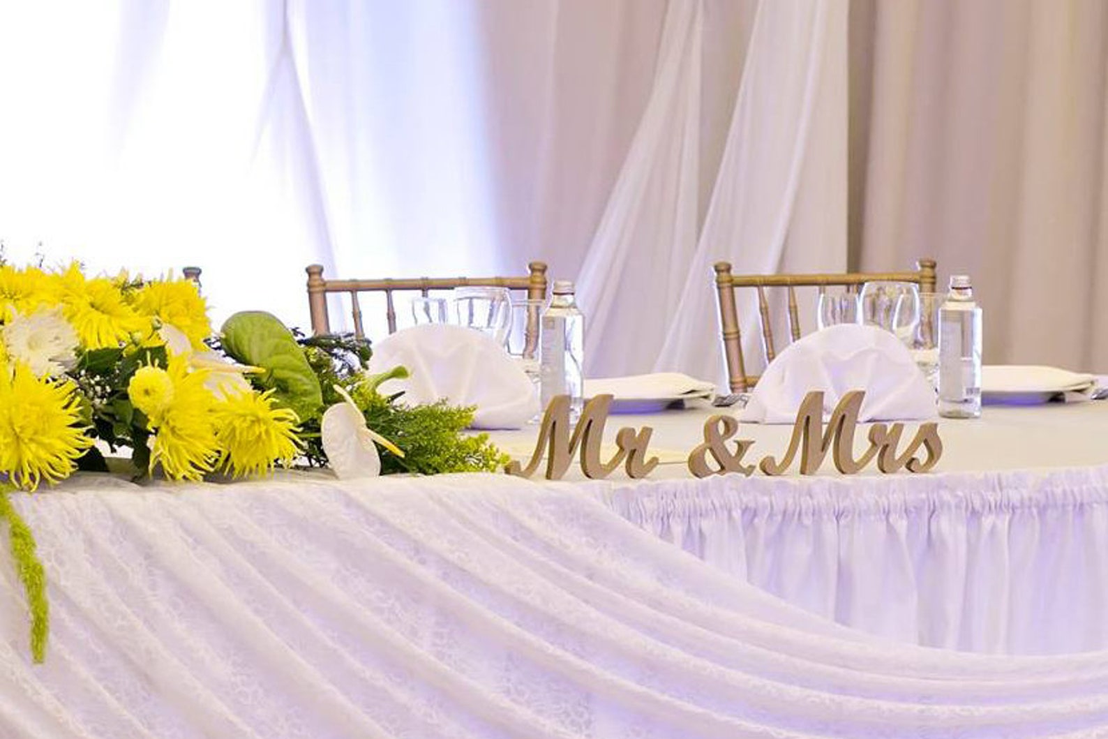 Mr & Mrs Table Sign for Wedding Mr and Mrs Wedding Signs - Etsy