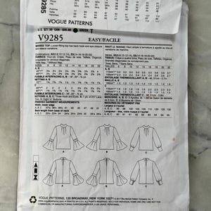 2017 Vogue V9285 Sewing Pattern - Misses’ Bell Sleeve Blouse (sizes 6 ...