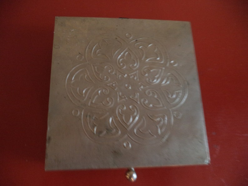 Vintage 4 Piece Coaster Set in Wood Box Wrapped Metal Mandala Pattern ...