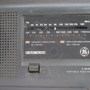 Vintage GE 2 Band Portable AM/FM Radio Model # 7-2662C Circa 1986 - Etsy
