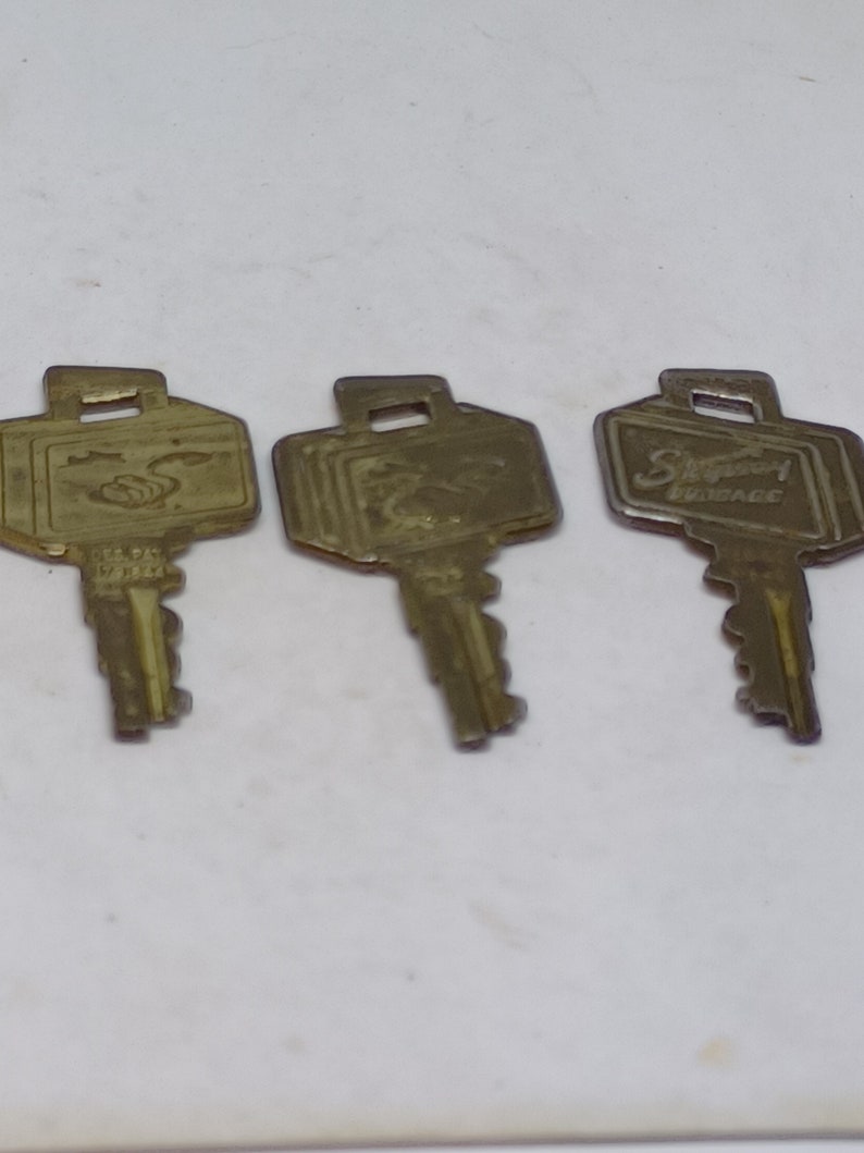 Three Vintage Briefcase Keys - Etsy