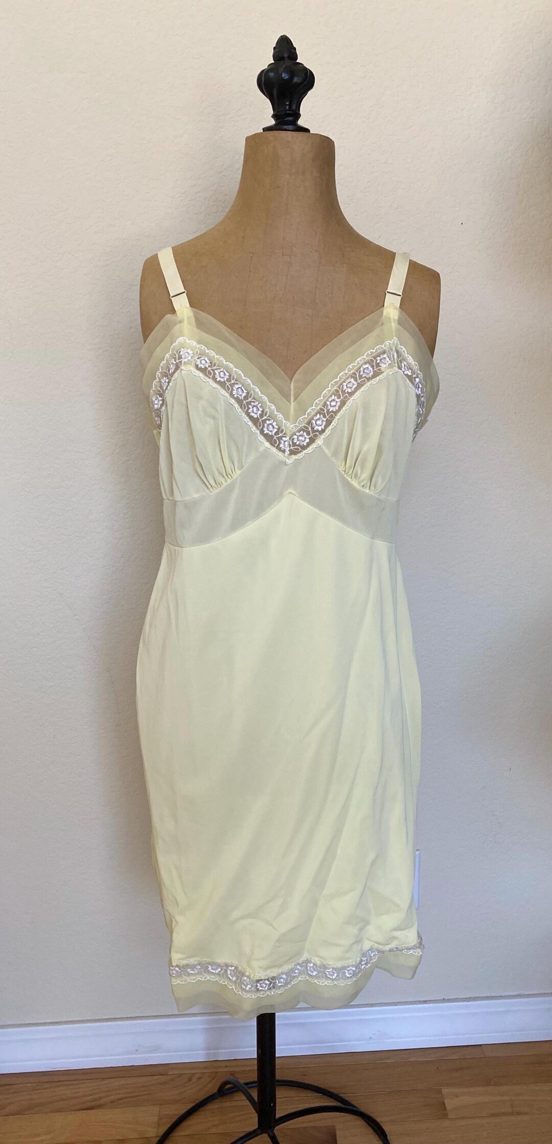 Vintage 1960s Slip Yellow All Nylon Size 40 Voluptuous - Etsy