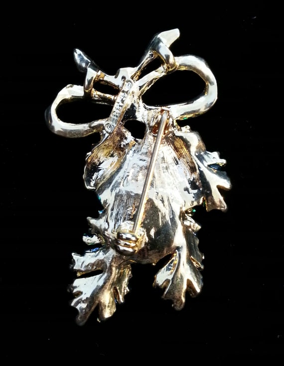 Signed GERRYS Pine Cone Christmas Brooch - Gem