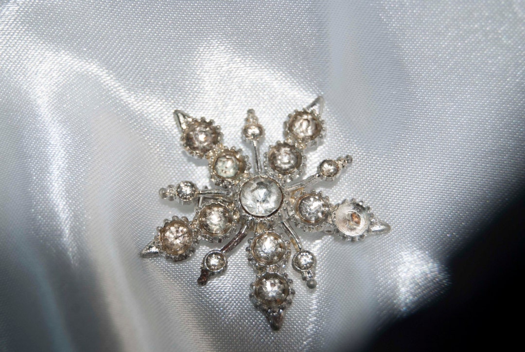 Vintage Shining Star Rhinestone Brooch - Etsy