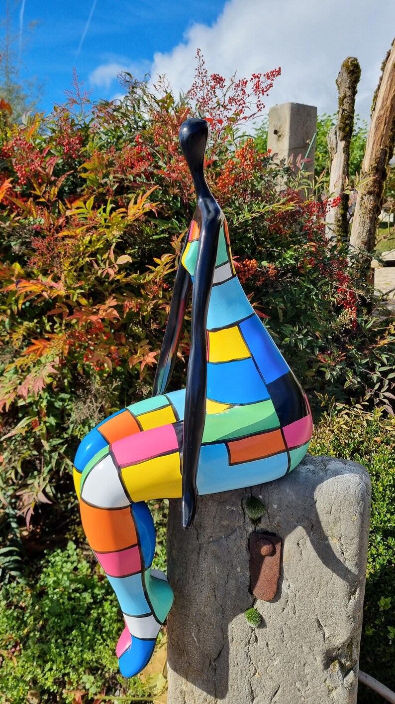 Sculpture Femme Ronde Assise