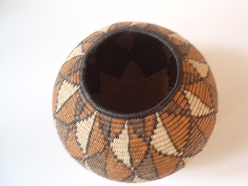 Stunning Large Zulu African Coil Round Basket Open Top/ | Etsy