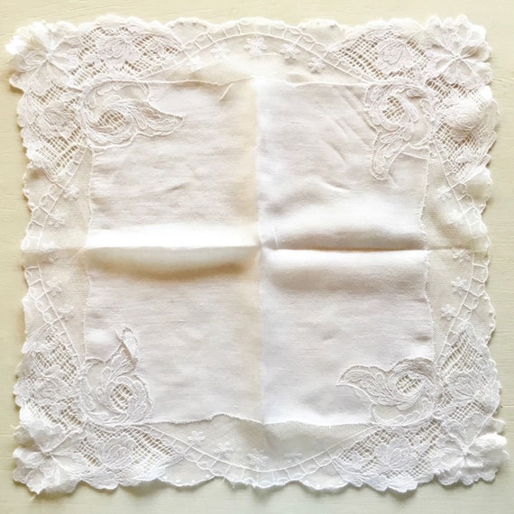 Antique White Linen Handkerchief with Gorgeous Handma… - Gem