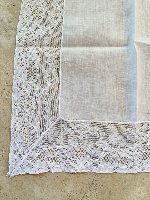 Vintage Linen Handkerchief with Gorgeous Lace Edge - Gem