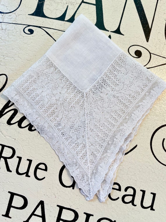 Vintage Handkerchief / Linen With Cutwork & Embroider… - Gem