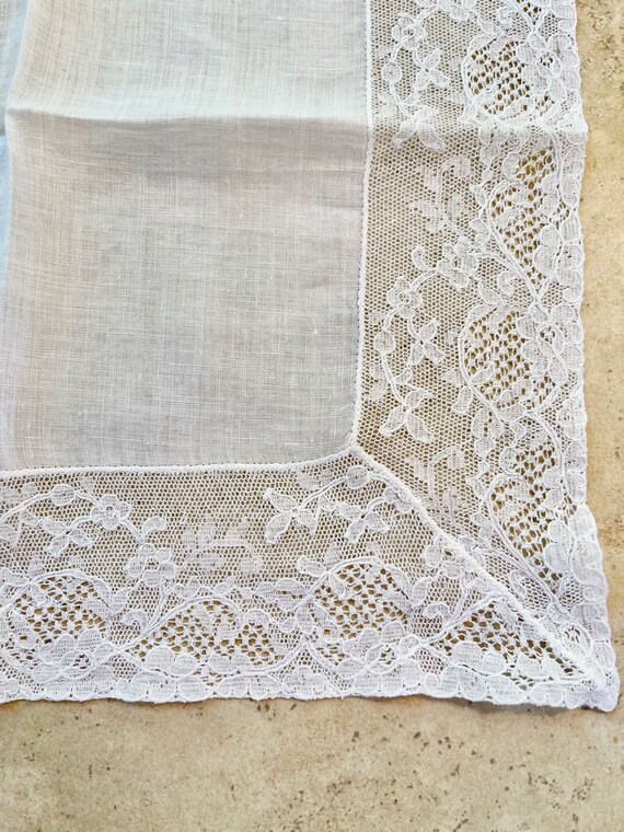Vintage Linen Handkerchief with Gorgeous Lace Edge - Gem