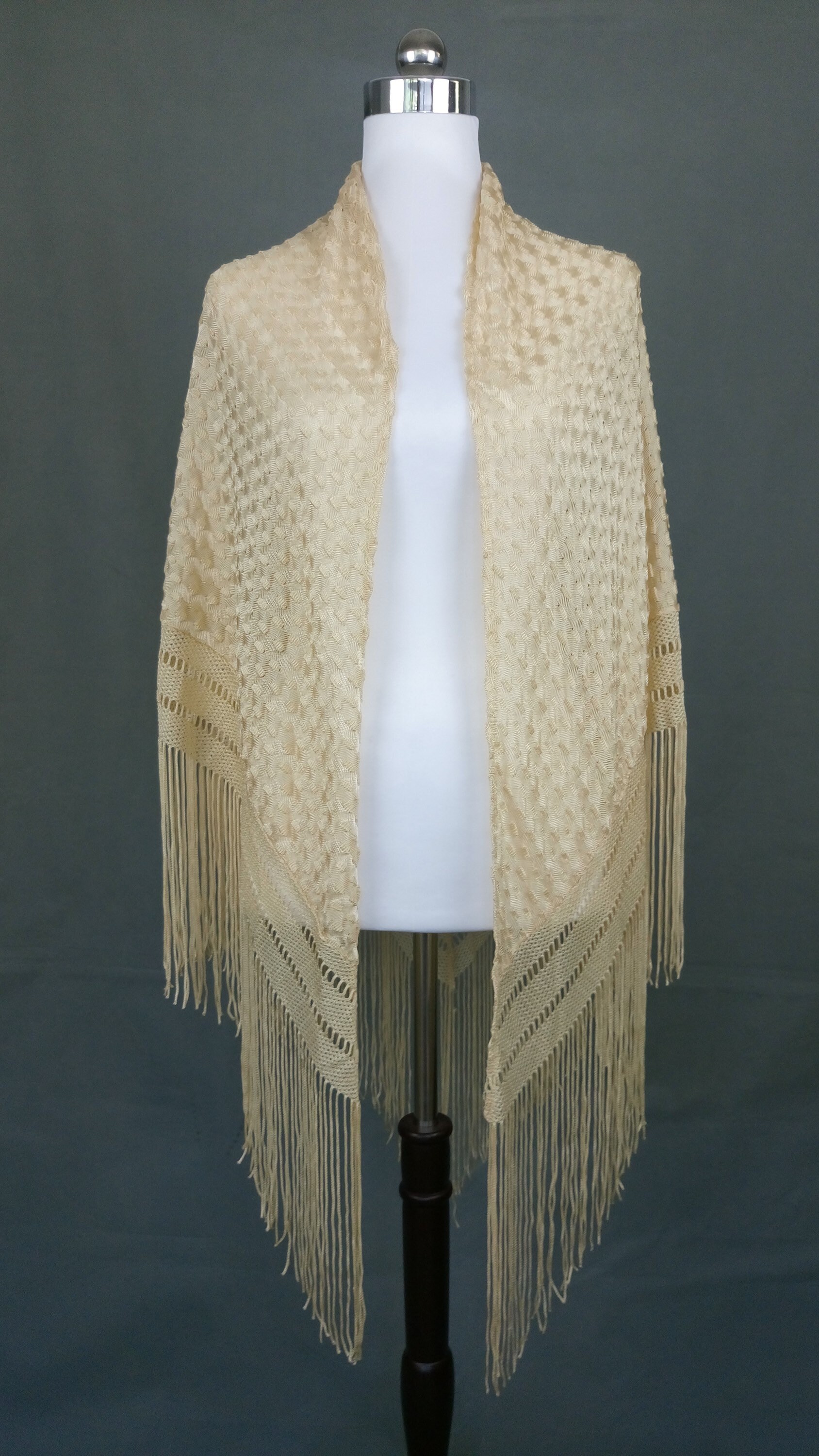 Vintage 70s cream shawl with fringe/30s flapper style shawl | Etsy