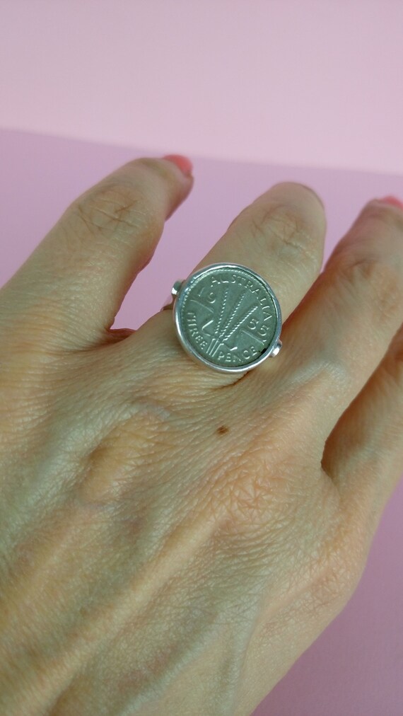 Vintage 1955 Australia Silver Coin Ring/Three Pence S… - Gem
