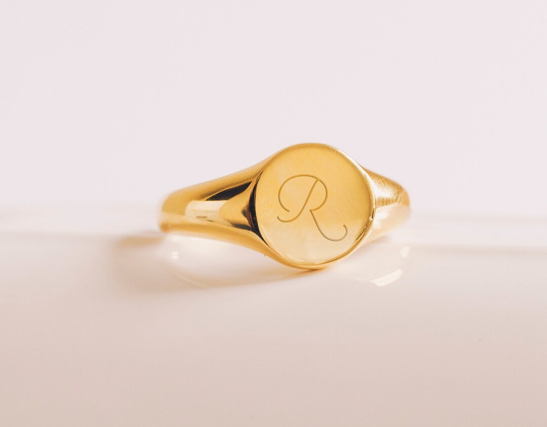 Single Swash Script Monogram Signet Ring - Etsy