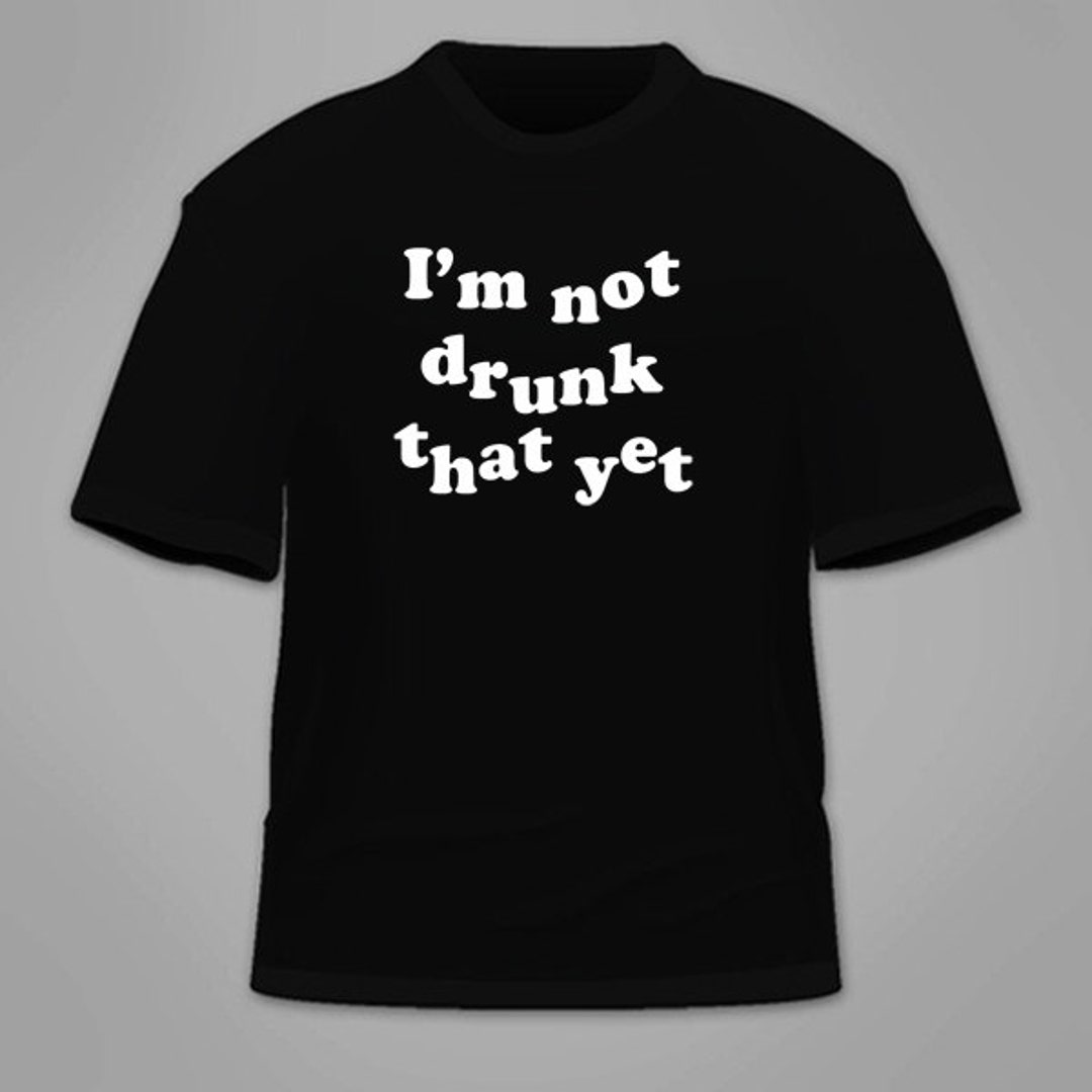 I'm Not That Drunk yet T-shirt. Beer Funny Drinking Partying Alcohol ...
