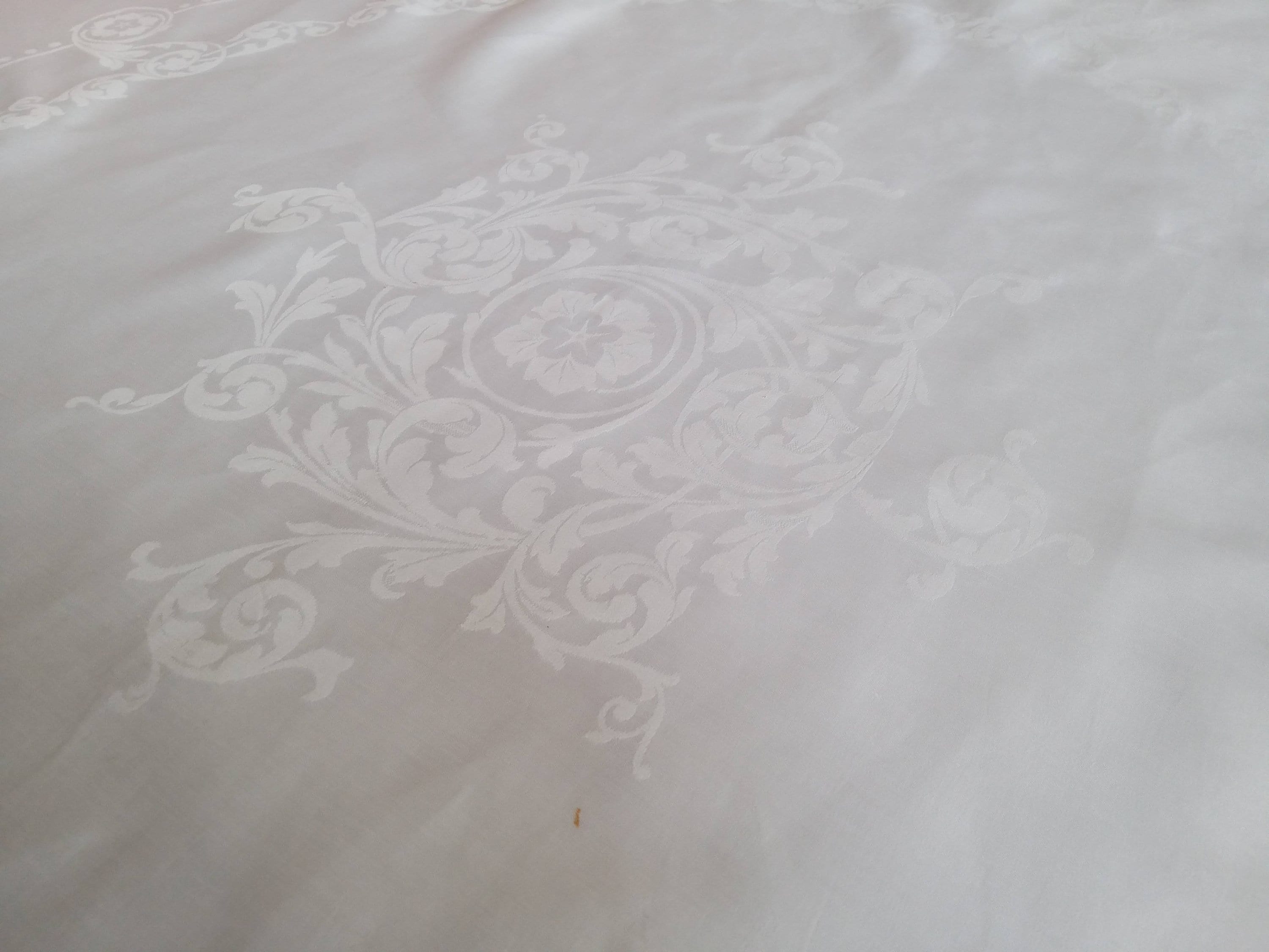 Edwardian Oval Damask Linen Tablecloth-large Tablecloth-stylised Damask ...