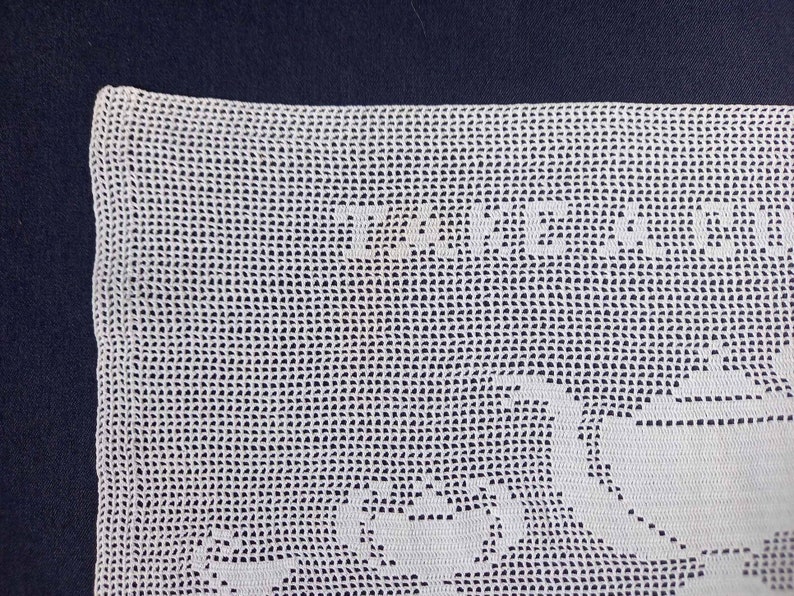 Vintage Filet Crochet Lace Mat-dresser Mat-doily-pictorial Crochet-take ...