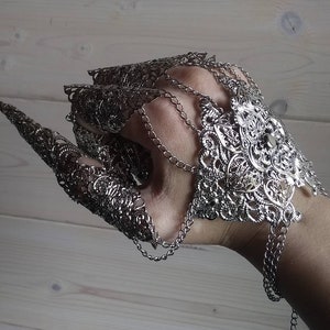 Full Hand Armor With Long Claws "lofn" Hand Jewelry Horror, Goth Girl ...
