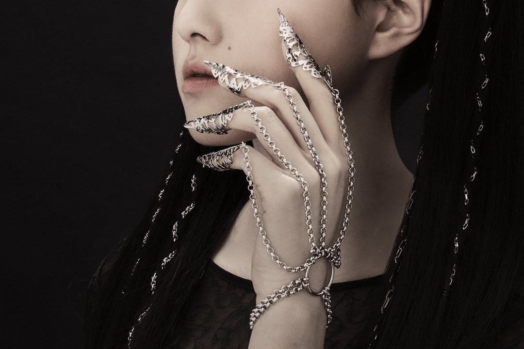 Full Hand Armor With Claws "ciri" Finger Claws Goth Halloween Gift Claw ...