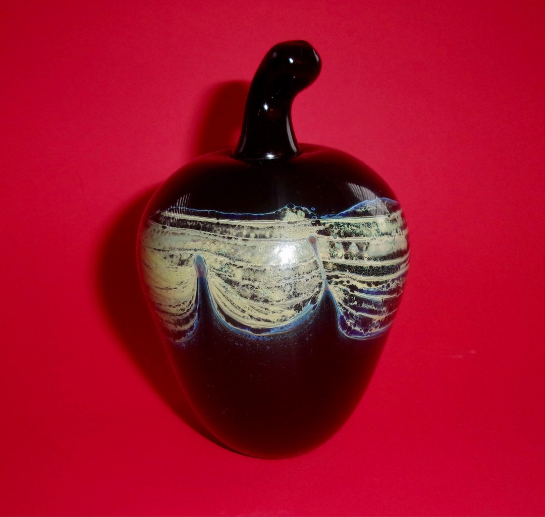 WILLIAMS APPLE PAPERWEIGHT Black Glass Yellow Blue Design Vintage 1979 ...