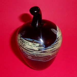 WILLIAMS APPLE PAPERWEIGHT Black Glass Yellow Blue Design Vintage 1979 ...