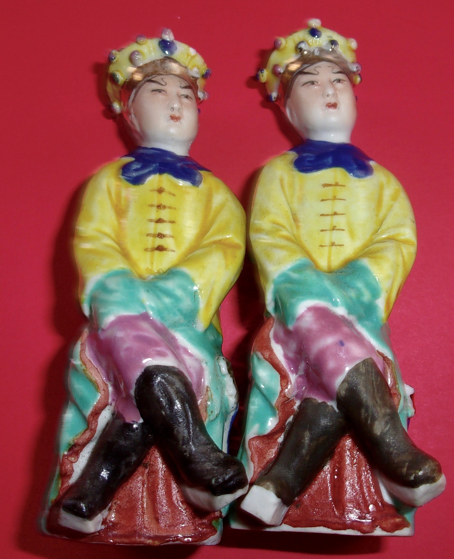 MINIATURE CHINESE FIGURINES Pair Ceramic Antique China Famille Rose ...