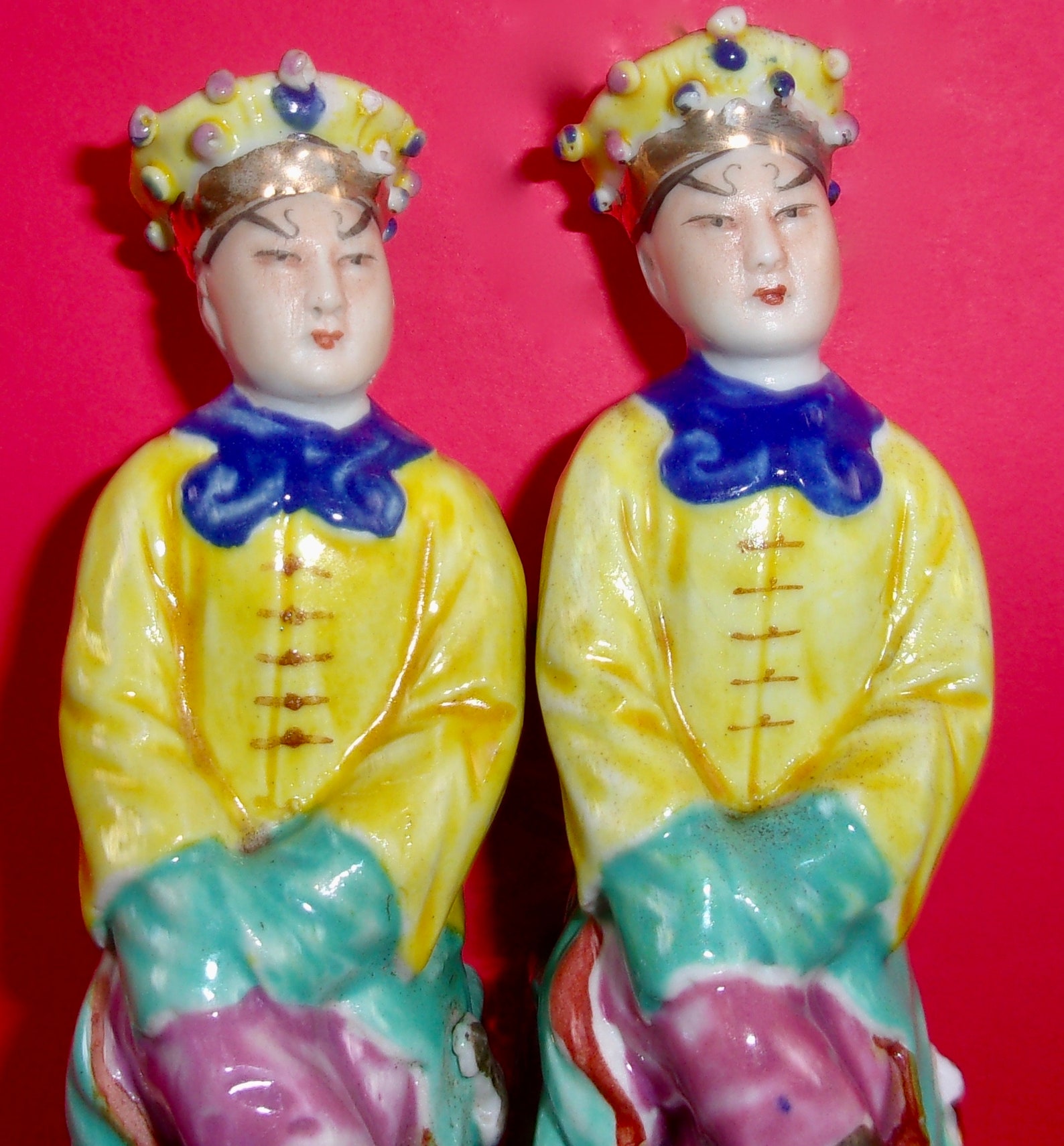 MINIATURE CHINESE FIGURINES Pair Ceramic Antique China Famille Rose ...
