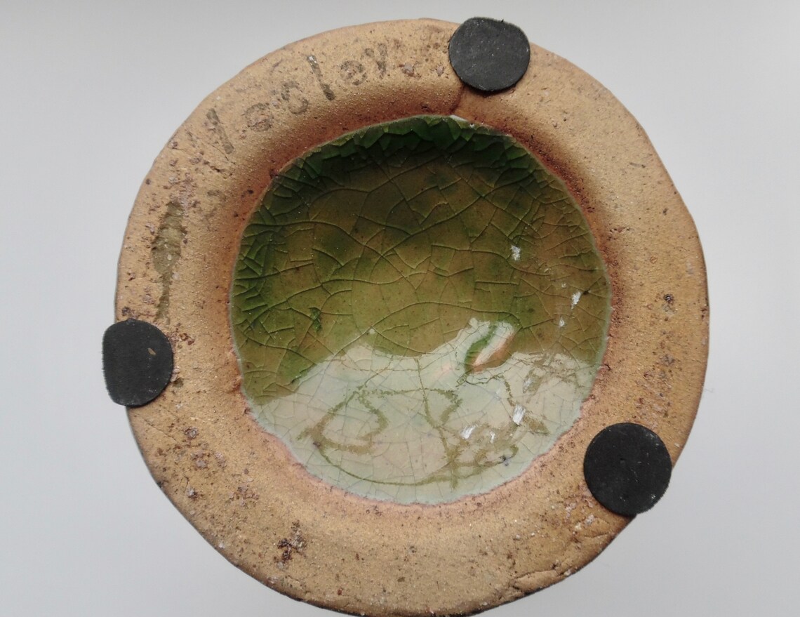 VINTAGE POTTERY VASE Signed Ink Stamped Painted Signature Lesley Green ...