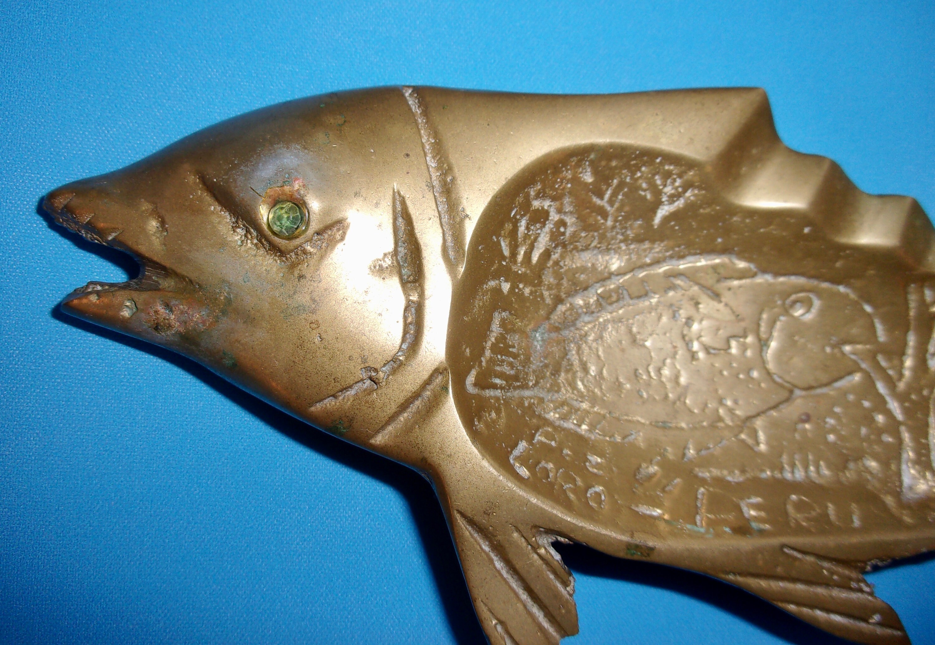 FISH ASHTRAY PERU Solid Brass Parrotfish Vintage Pez Loro Jeweled Eye ...
