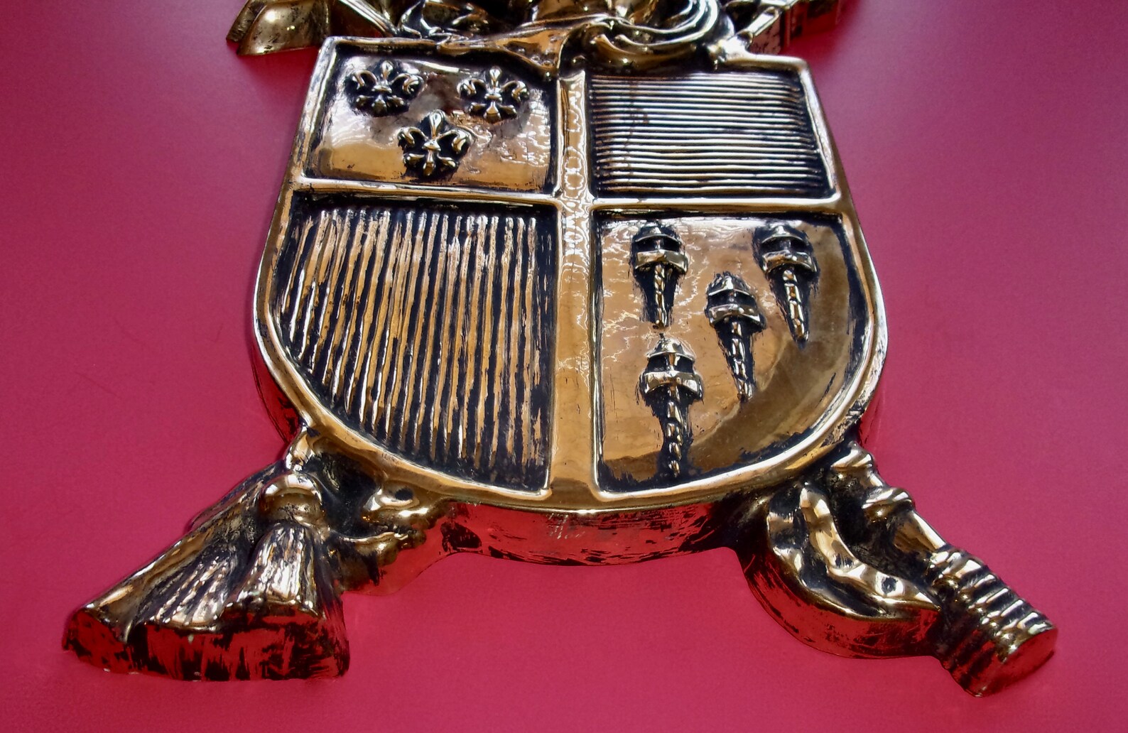 COAT OF ARMS Chalkware Plaster Vintage Heavy Gilt Knight Helmet Sword ...