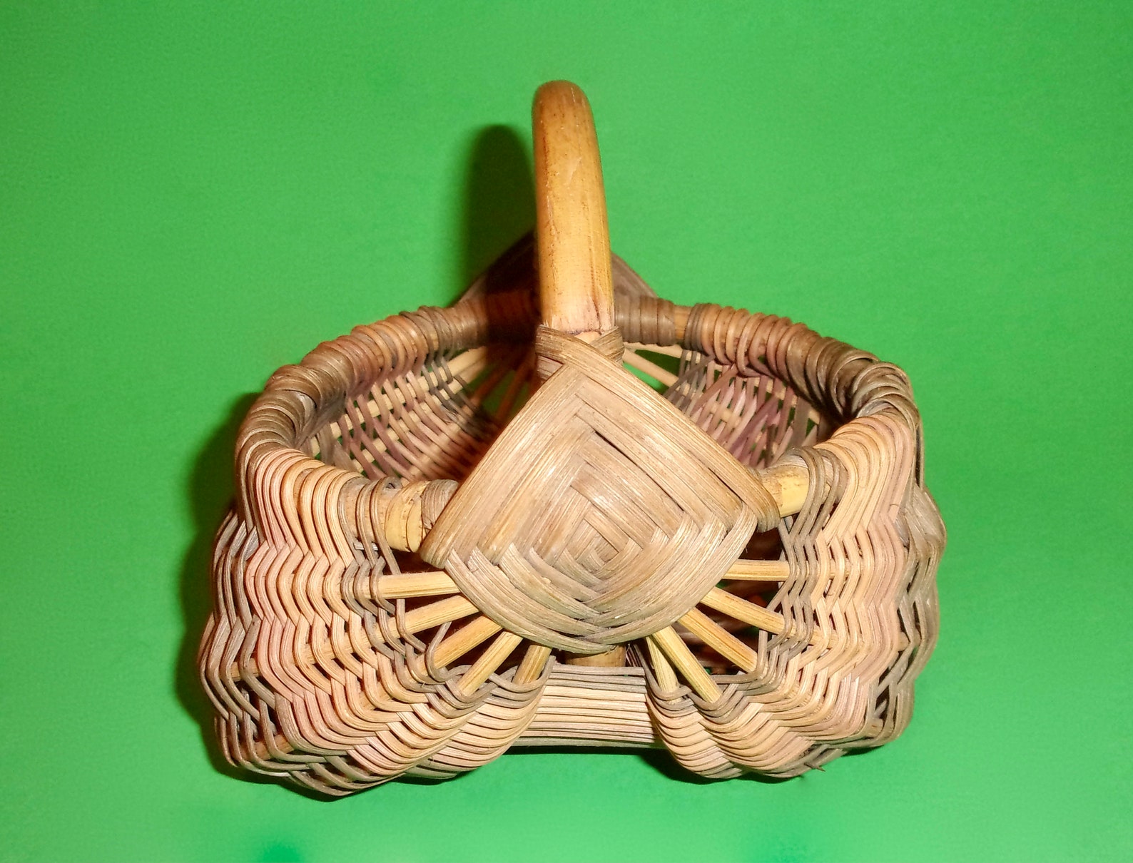 GOD'S EYE BASKET Small Vintage Handmade Single Rounded Vine Handle Reed ...