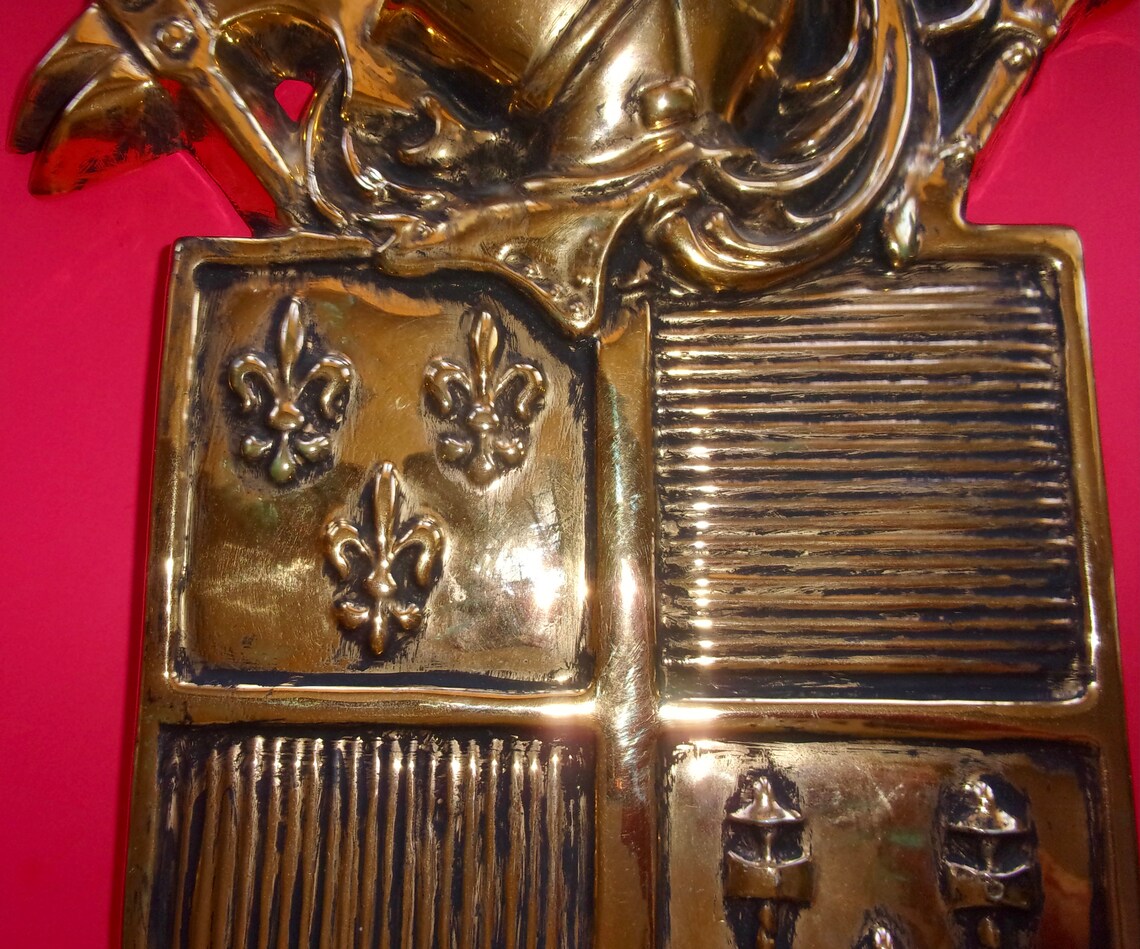 COAT OF ARMS Chalkware Plaster Vintage Heavy Gilt Knight Helmet Sword ...