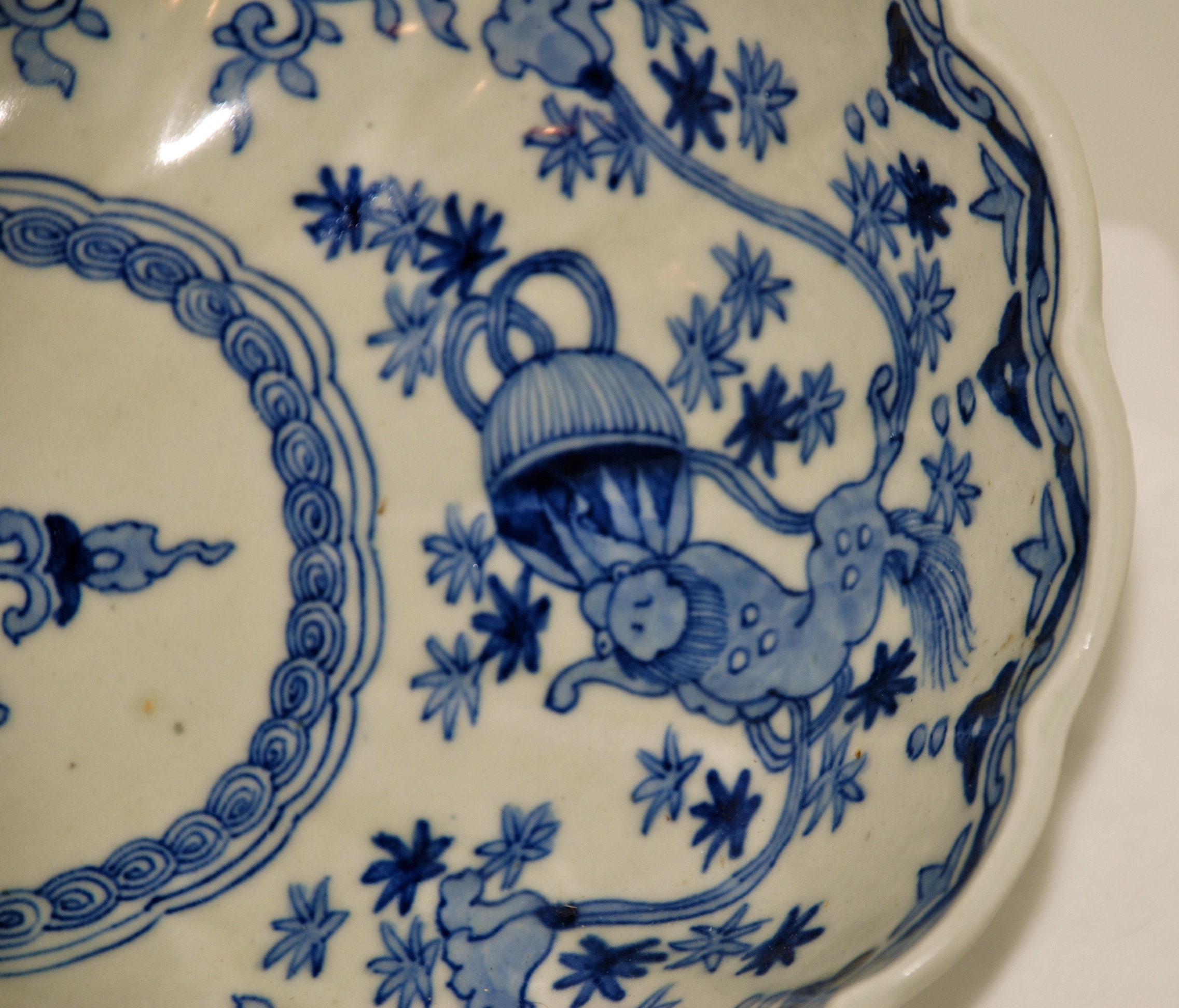 Antique Japanese Edo Period Nabeshima Porcelain Serving Bowl W Shi Shi ...