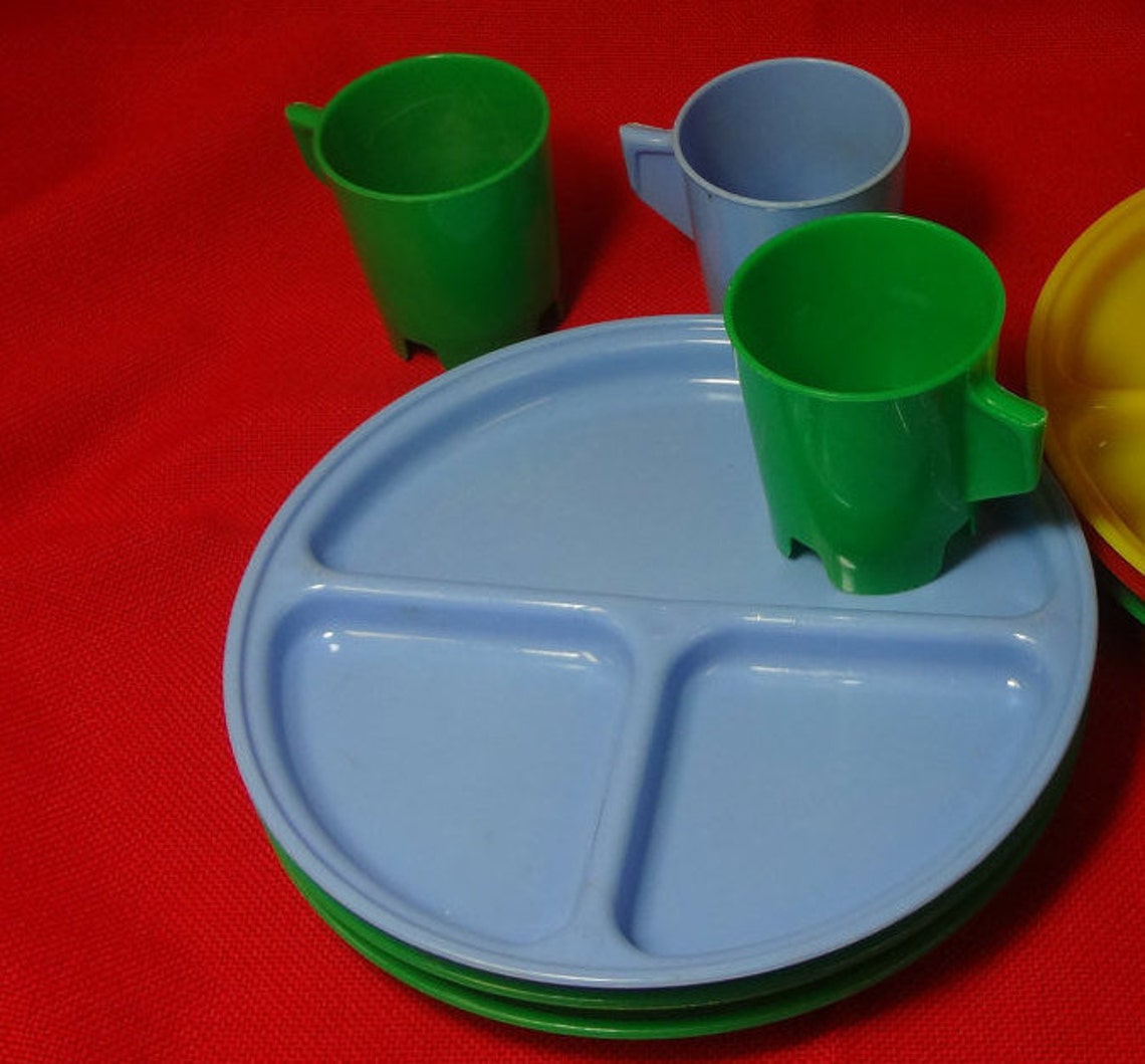 Hollywood Nu Pla Plastic Picnic Basket Dishes and Cups - Etsy