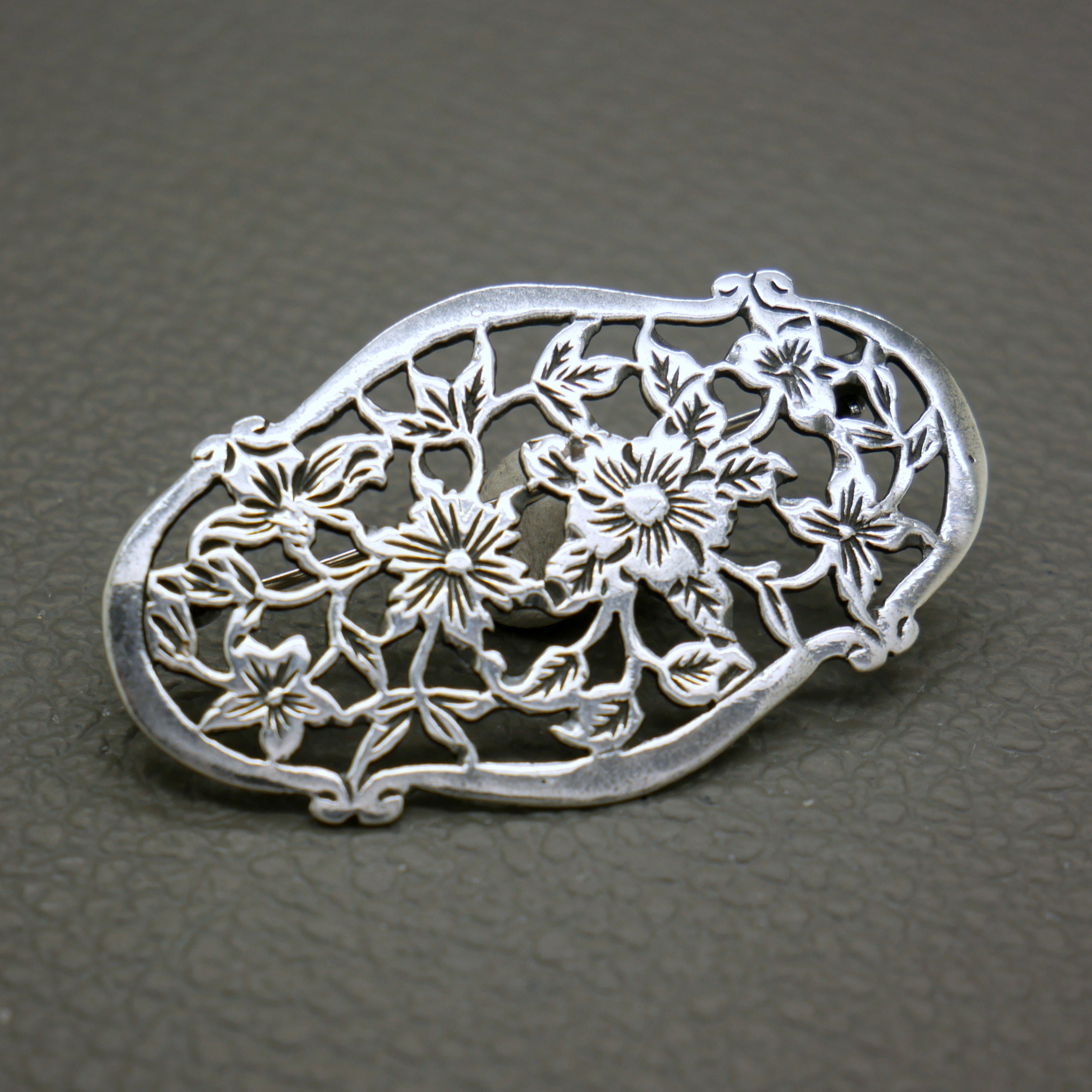 Vintage Sterling Silver Brooch With Etched Flower Ornament Vintage Sterling Silver Brooch With Etched Flower Ornament