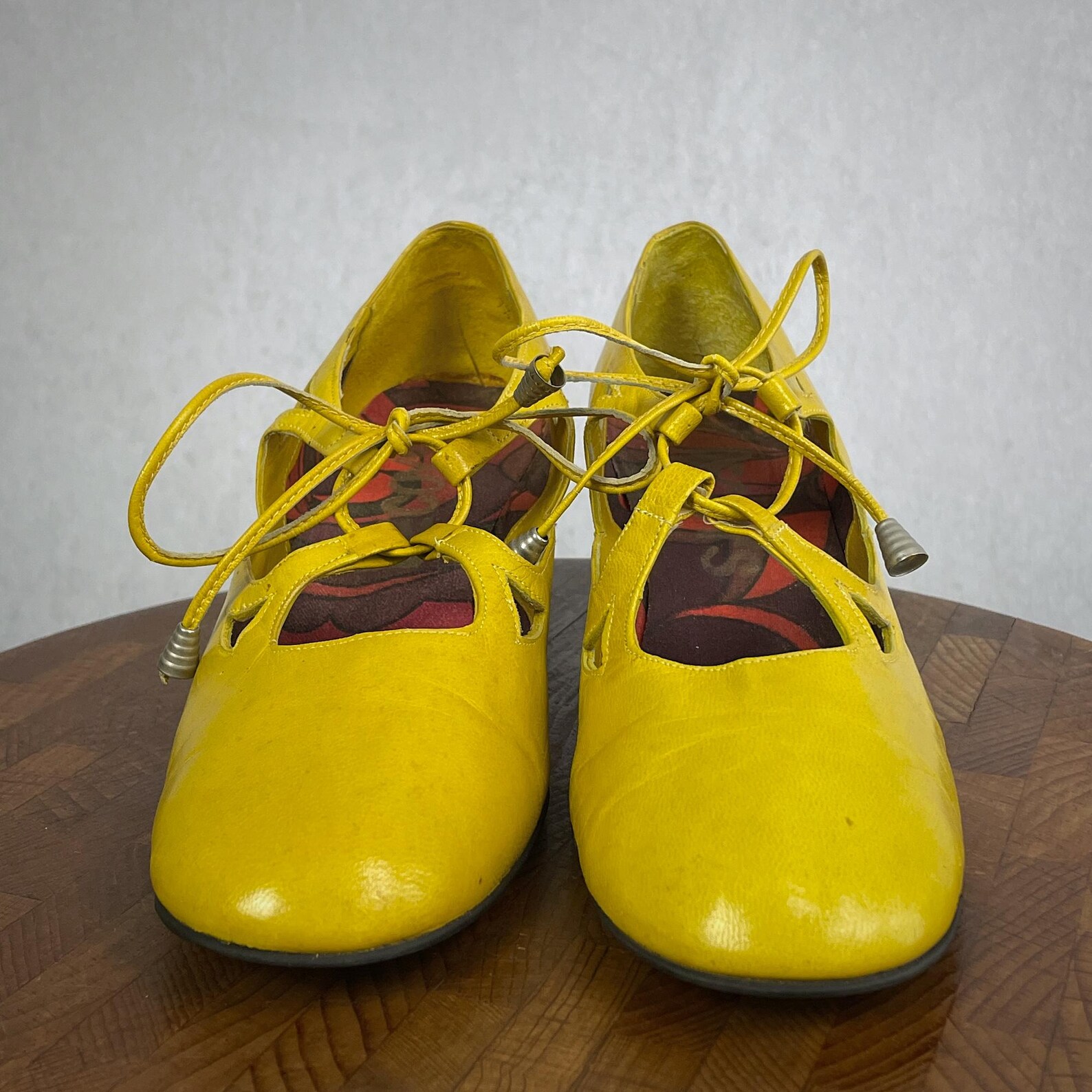 Vintage 1960s Mod Keyhole Leather Pumps - Size 7.5N - Made in Spain by ...