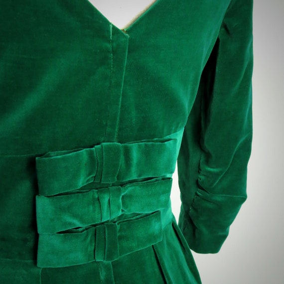 Vintage 1950s Velvet Cocktail Shelf Bust Sheath Dress… - Gem
