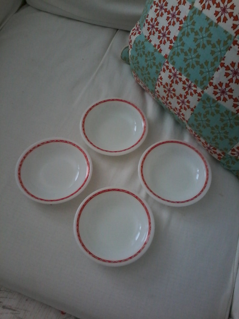 4 PYREX FRUIT/DESSERT Dishes White and Red 706 Vintage - Etsy