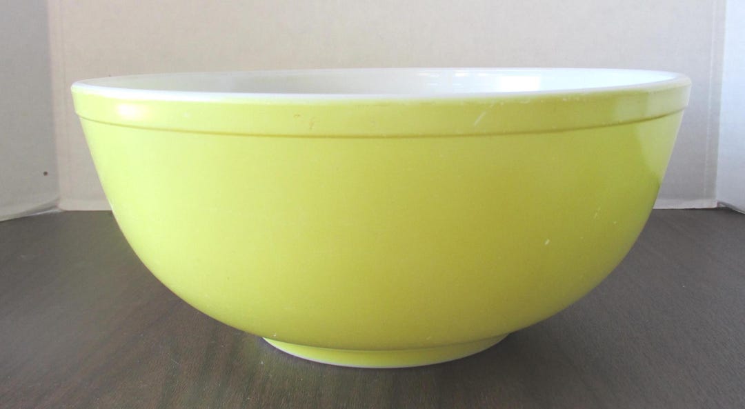 Vintage Pyrex Large Mixing Bowl - Etsy