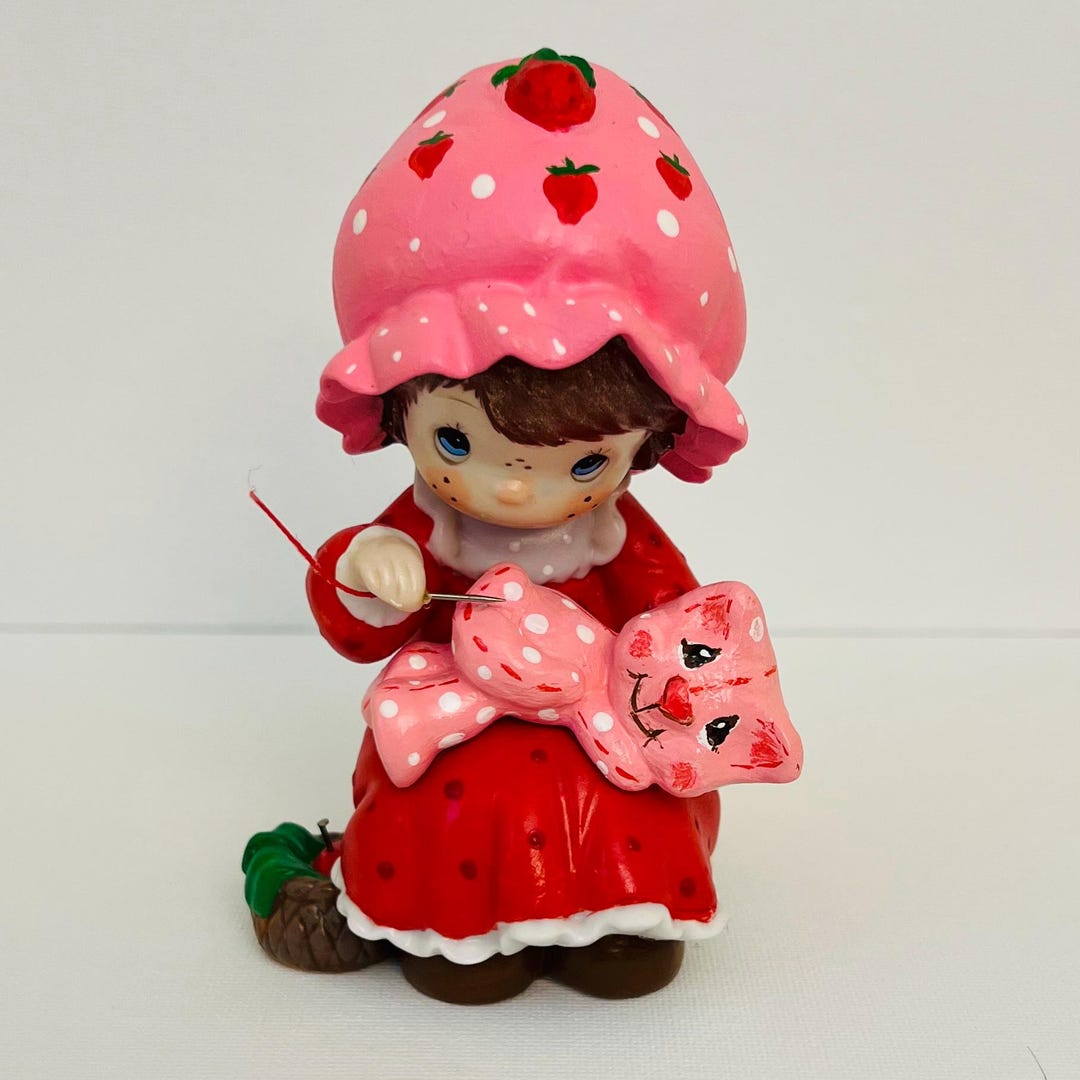 Strawberry Shortcake and Custard Cat/treasured Moments/altered Precious ...