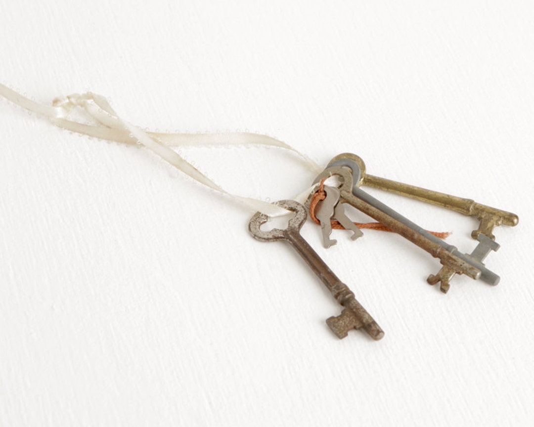 Vintage Set of Skeleton Keys on Ribbon, Skeleton Key Lot With Four ...