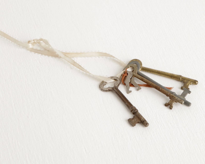 Vintage Set of Skeleton Keys on Ribbon, Skeleton Key Lot With Four ...