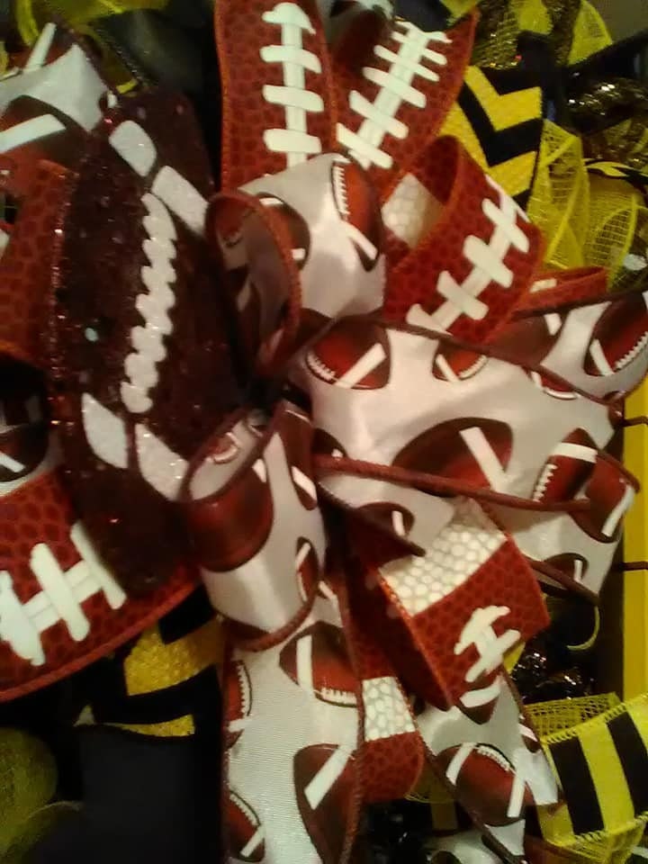 NFL Deco Mesh, Steelers Deco Mesh Pro Football Wreath, Football Door ...