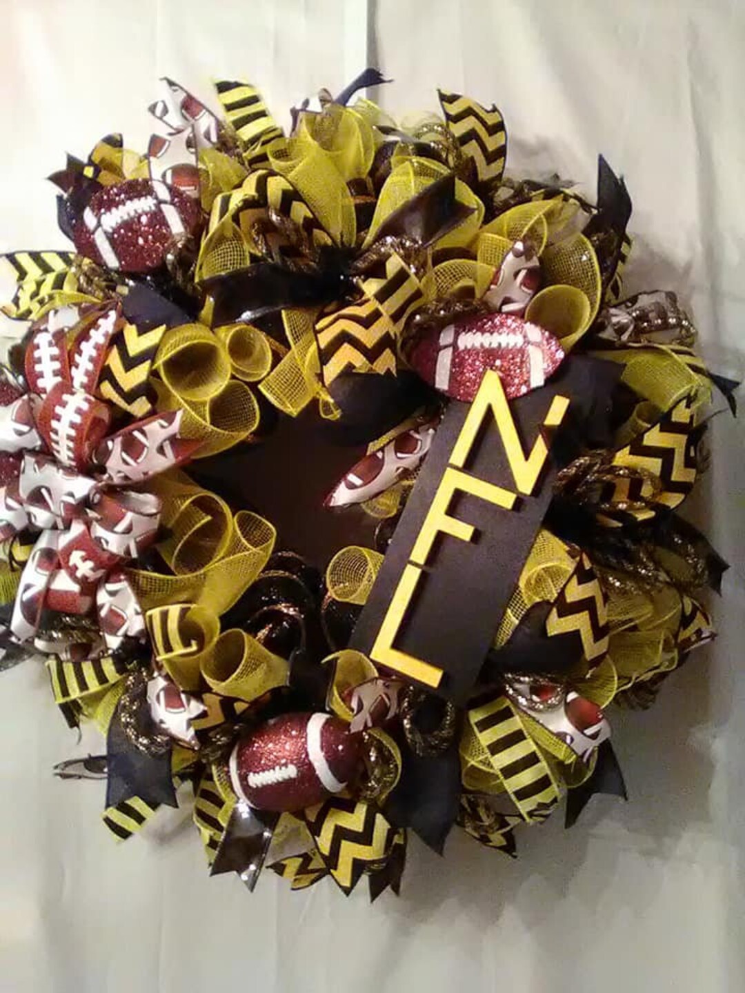 NFL Deco Mesh, Steelers Deco Mesh Pro Football Wreath, Football Door ...