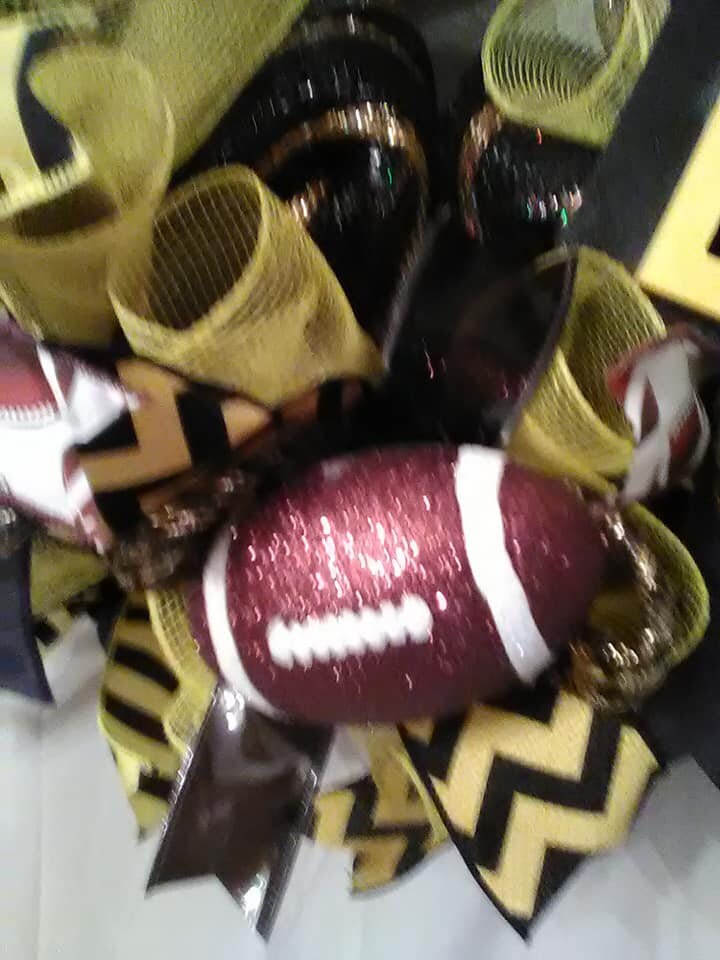 NFL Deco Mesh, Steelers Deco Mesh Pro Football Wreath, Football Door ...