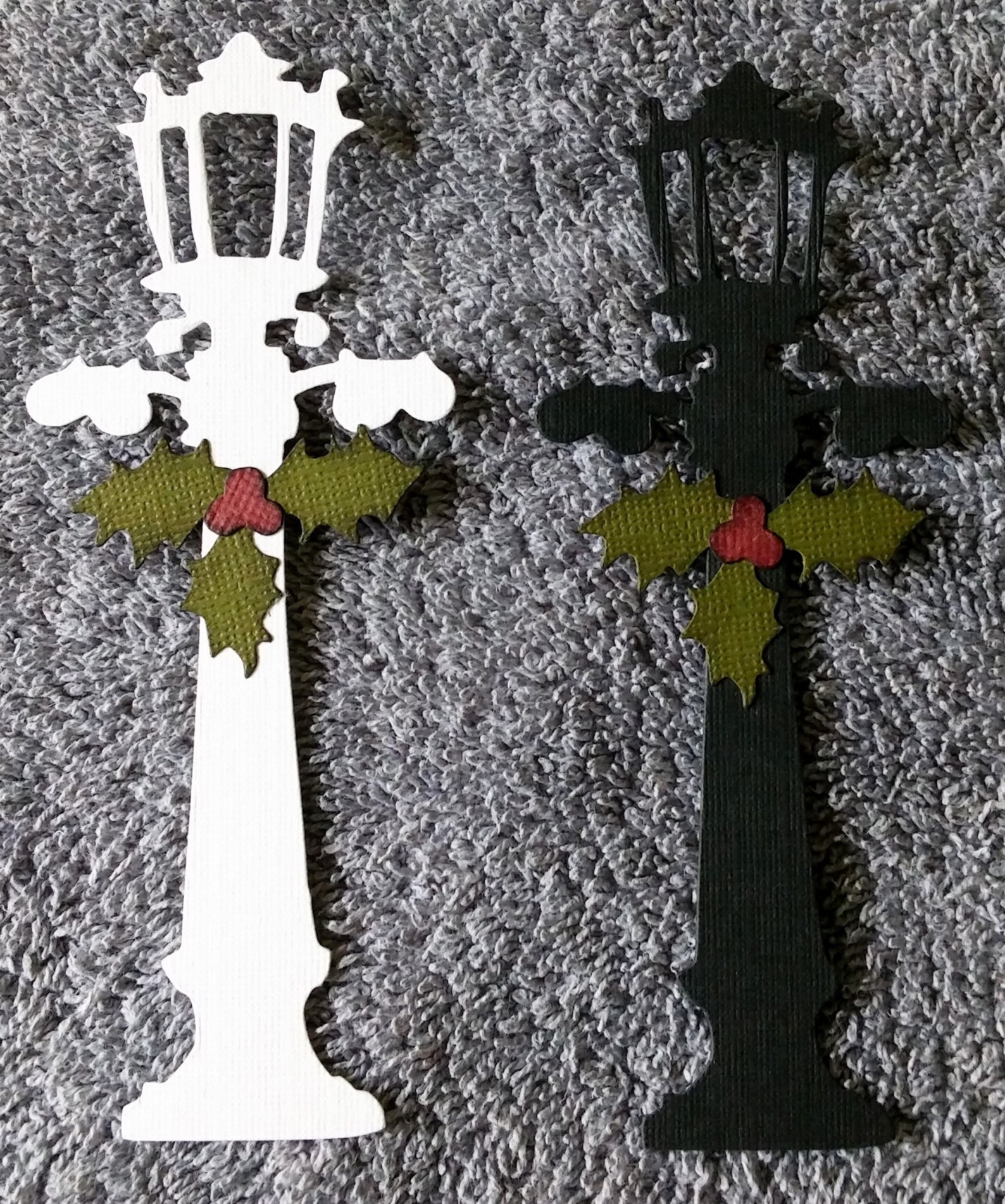 Lamp Post With Holly and Berries Die-cut Set of 2 - Etsy