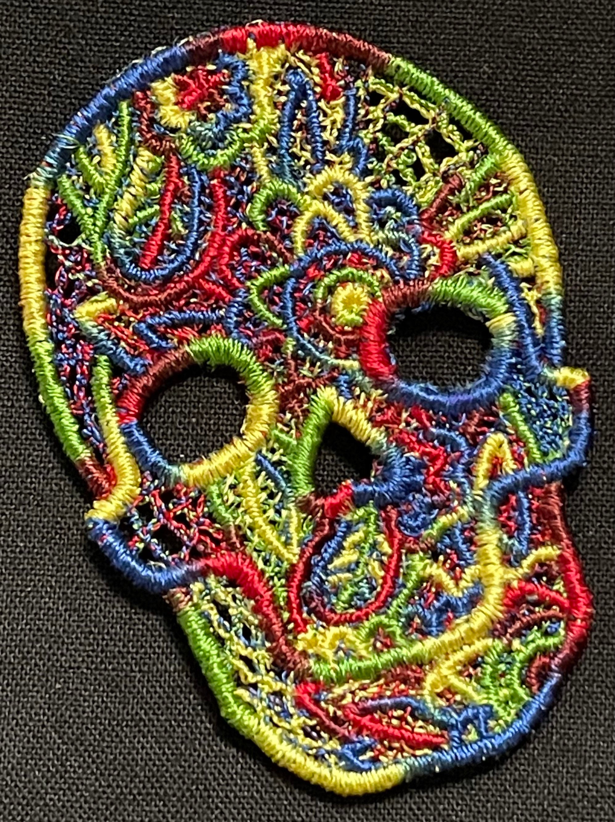 Skull embroidered sewing machine spool pin doily - Etsy.de