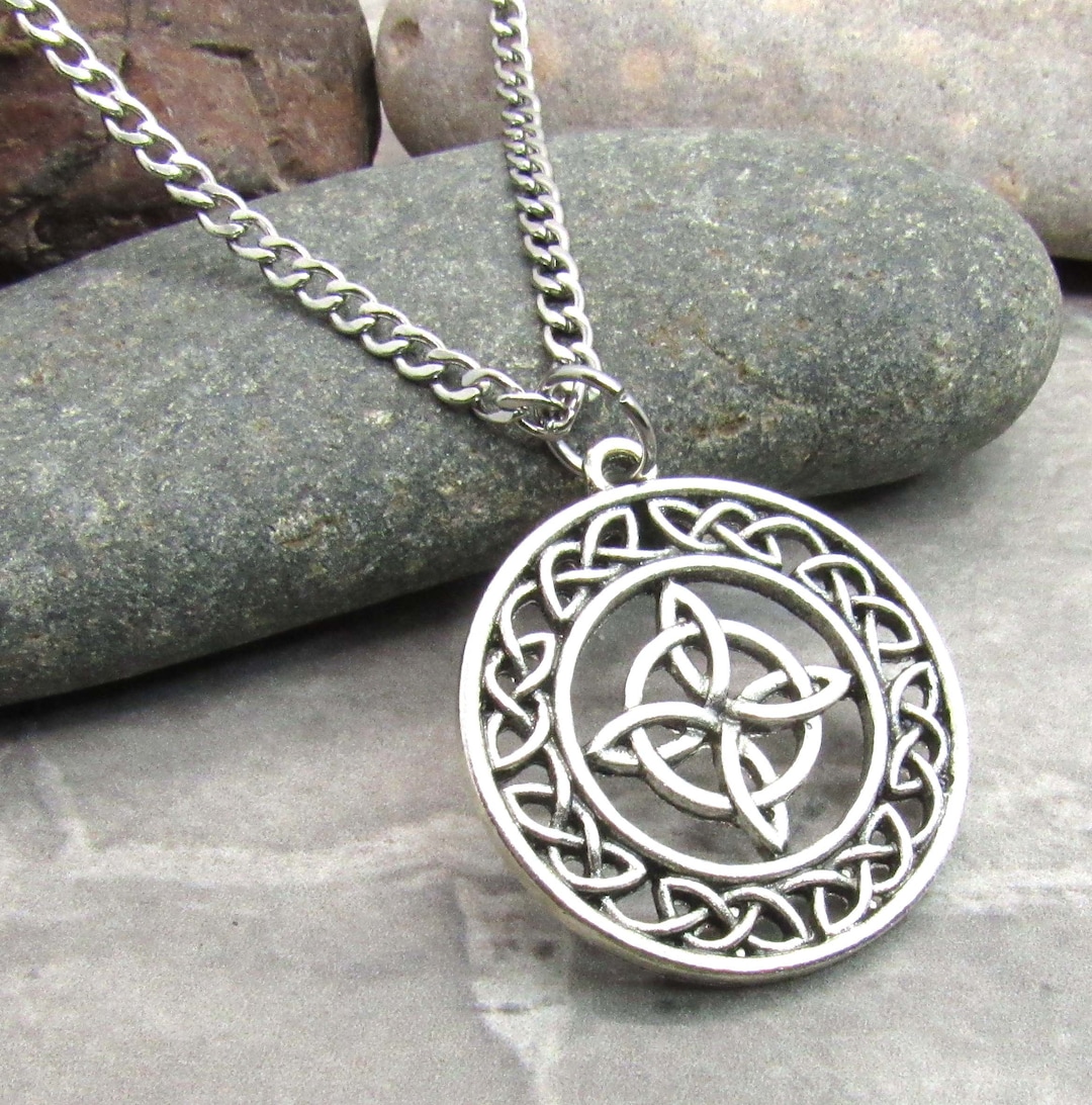 Round Celtic Knot With Border Design Pendant Necklace, Round Celtic ...