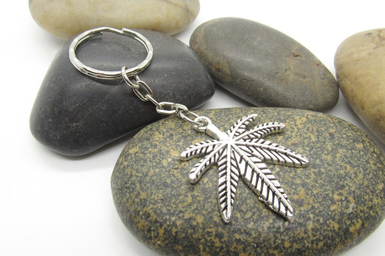 Cannabis Marijuana Leaf Pendant Key Ring, Marijuana Leaf Key Chain ...