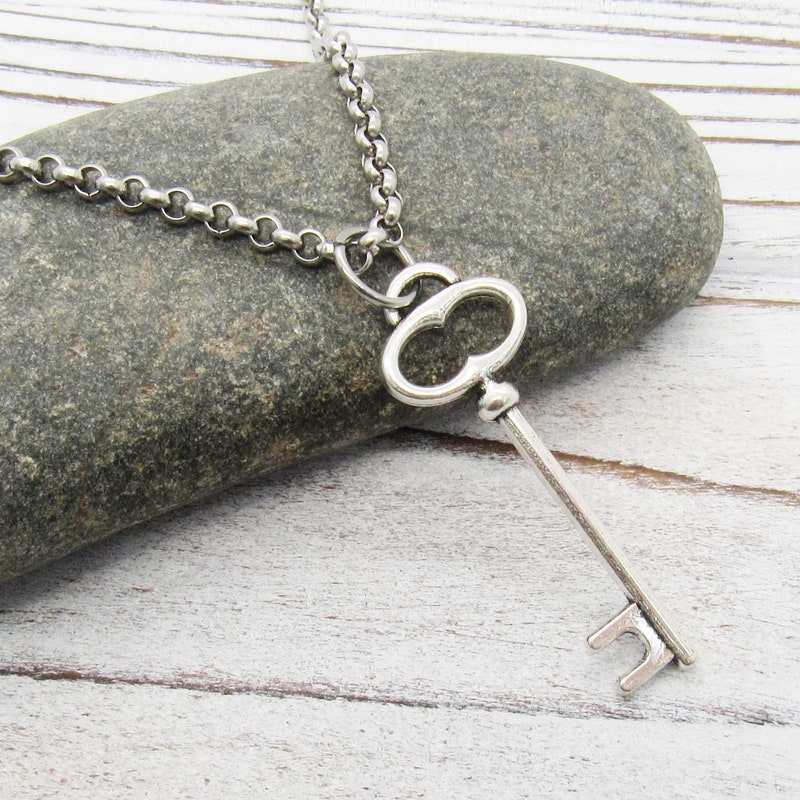 Old Vintage Key Necklace - Etsy
